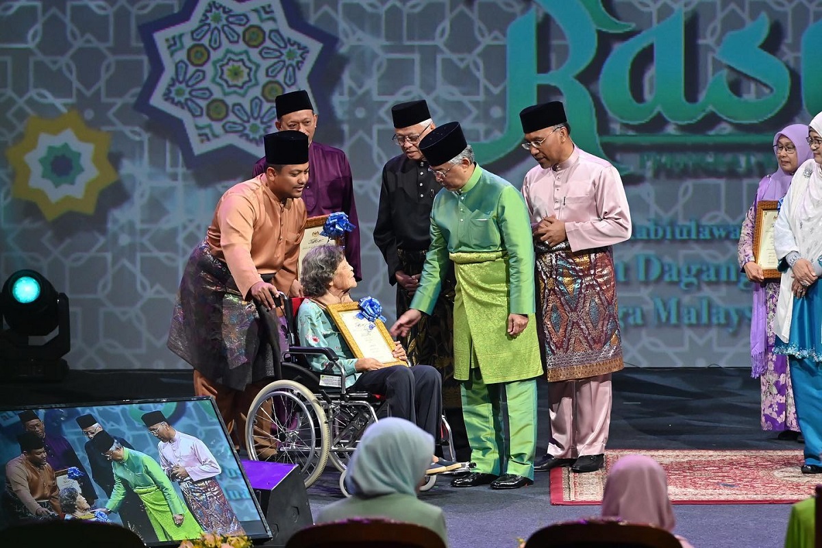 Chee Hoi Lan, who raised Muslim adoptive daughter, gets Maulidur Rasul Award